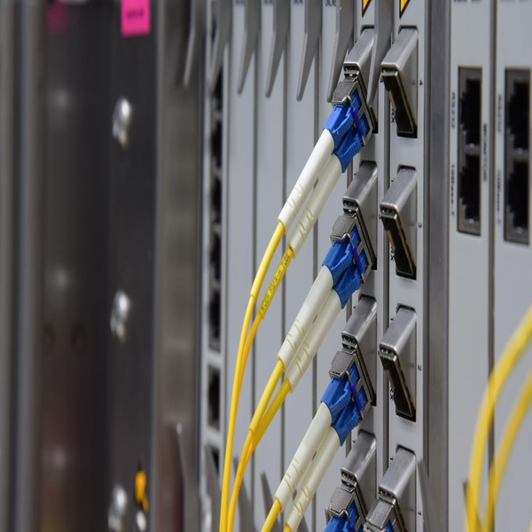 Serveurs dédiés 20 Gbit/s | Ports illimités et non partagés à seulement ...